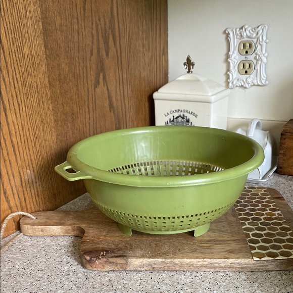 The Unbranded Brand | Kitchen | 96s Vintage Avocado Green Plastic ...
